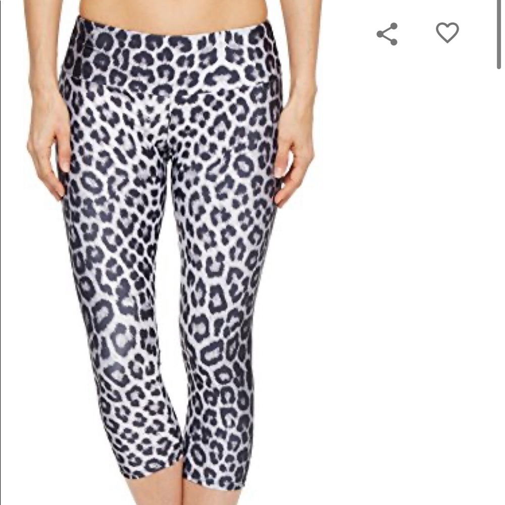 Onzie Rare White And Black Leopard Print Capris - Gem